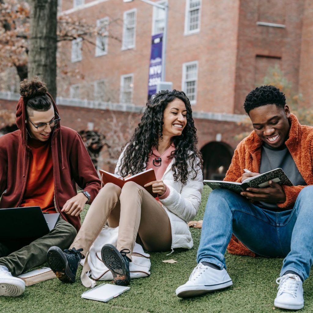 Selecţie pentru programul intensiv mixt ERASMUS+ “Cultural connections ...